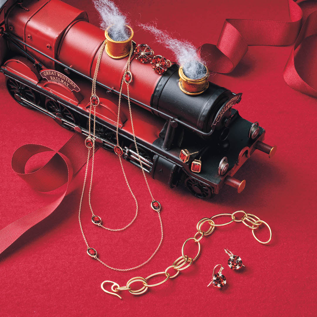 Oval Garnet Station Necklace – Gump's